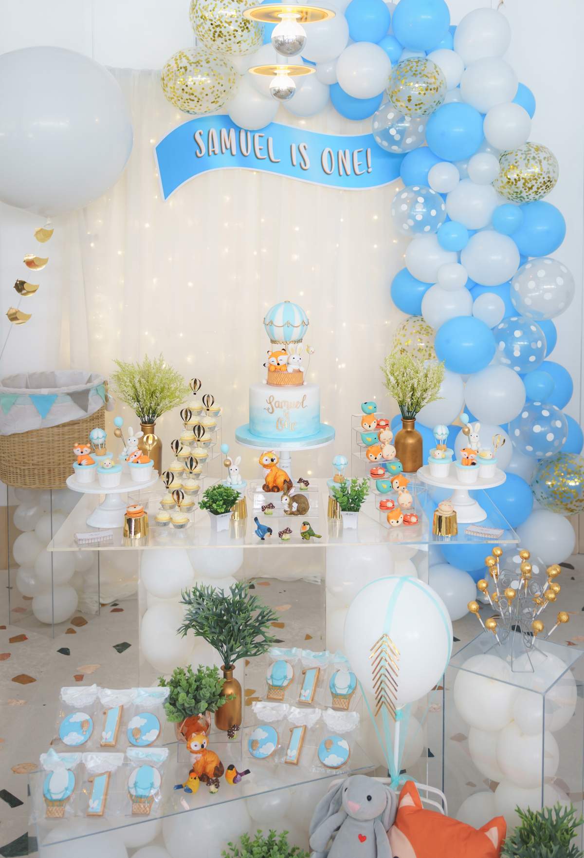 Woodland x HorAir Balloon Birthday Party Ideas | Photo 1 of 21 | Catch ...