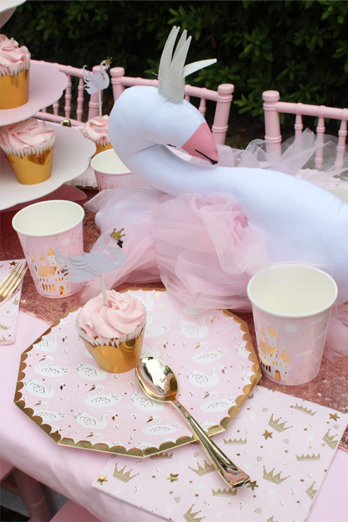 Swan Birthday party Birthday Party Ideas | Photo 6 of 13 | Catch My Party