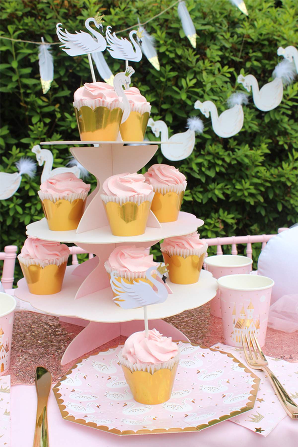 Swan Birthday party Birthday Party Ideas | Photo 6 of 13 | Catch My Party