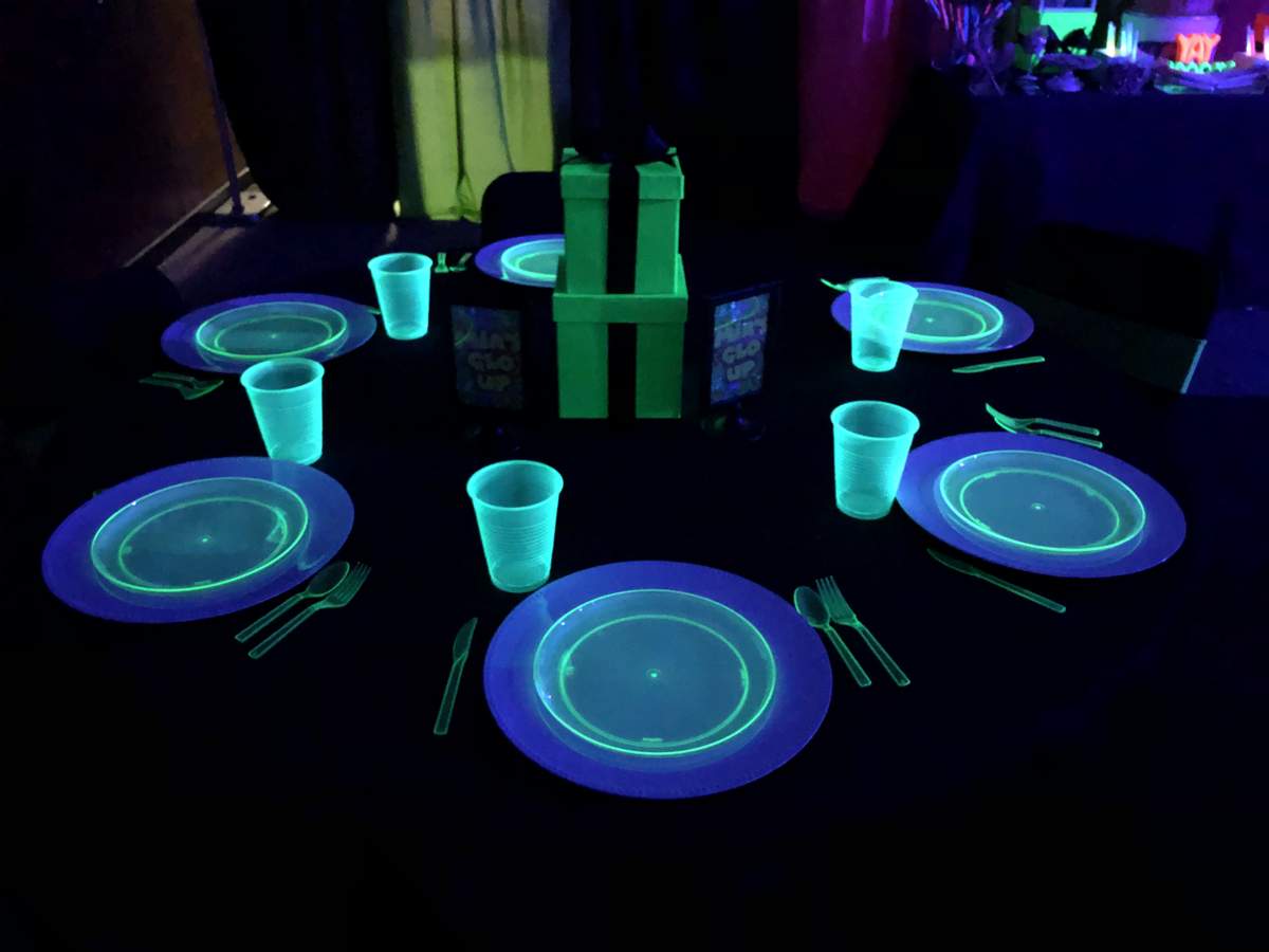 Neon / Glow in the Dark Birthday Party Ideas | Photo 15 of 27 | Catch ...