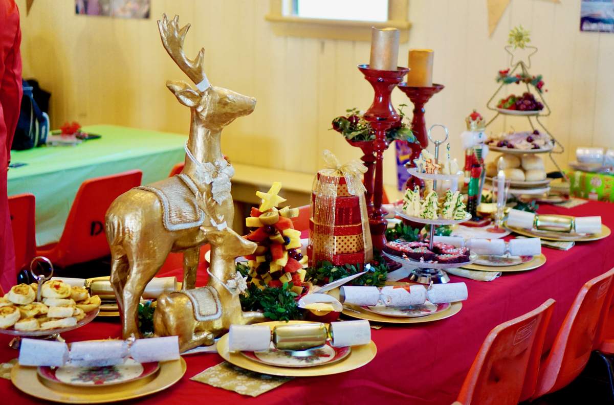 Red Traditional Christmas Vintage Victorian style / Christmas/Holiday ...