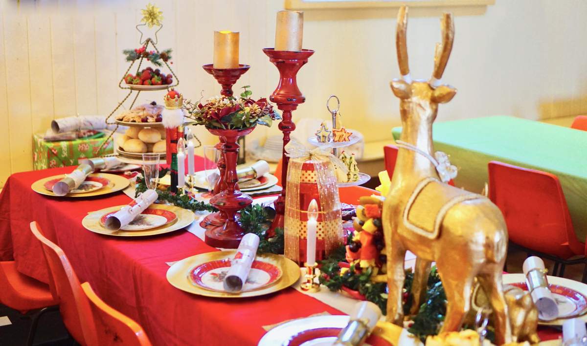 Red Traditional Christmas Vintage Victorian style Christmas/Holiday ...