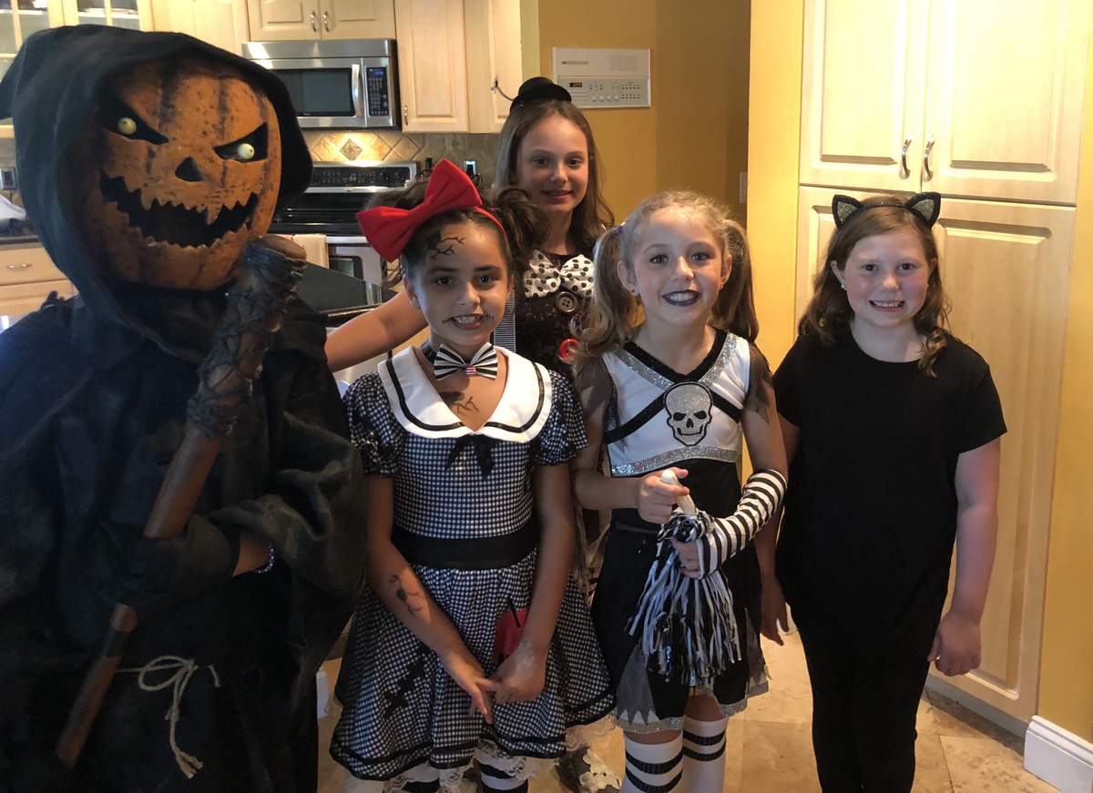 Disney’s The Haunted Mansion Halloween Party Ideas | Photo 1 of 21 ...