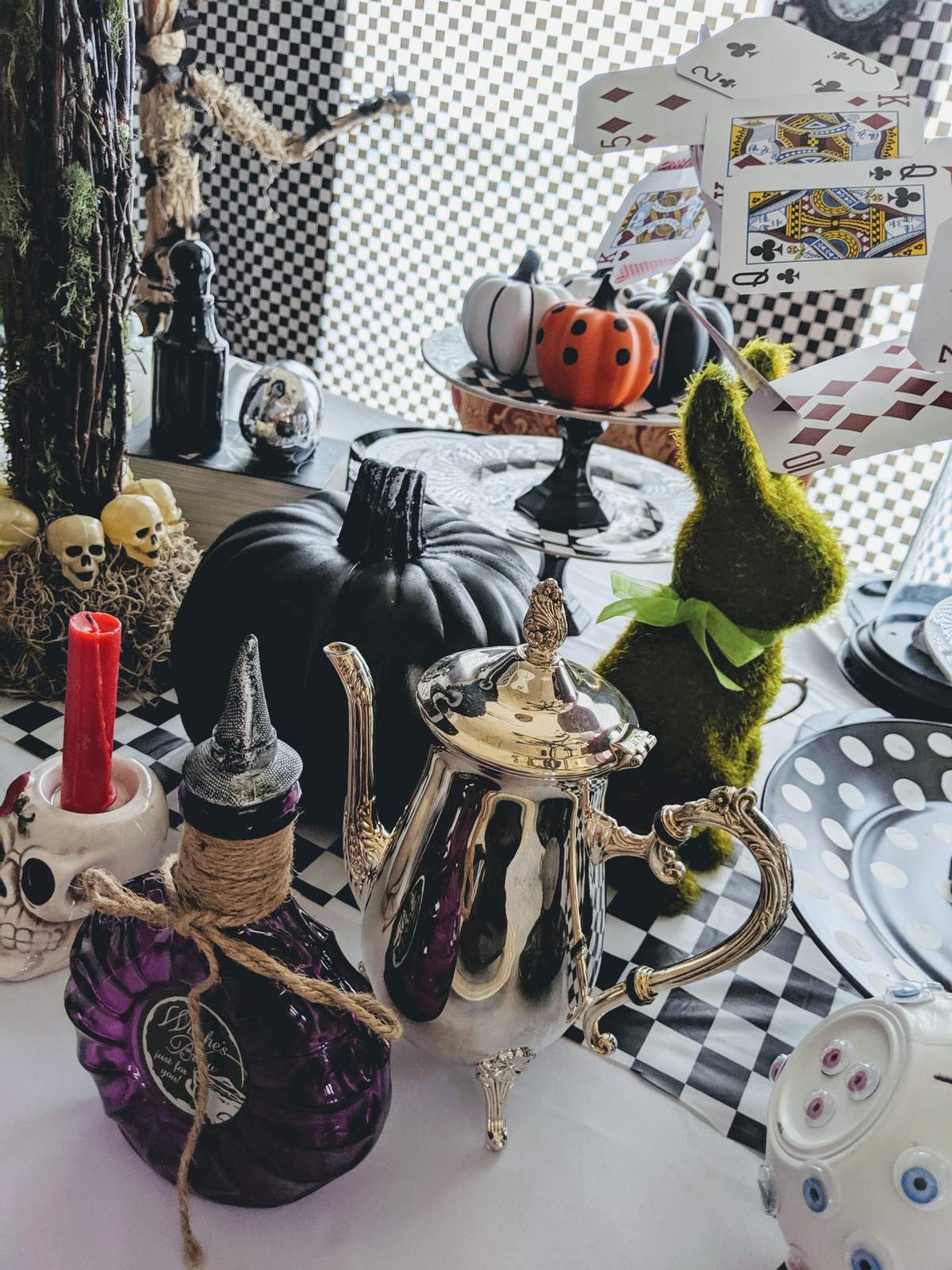 Alice in Wonderland Halloween Party Ideas | Photo 1 of 34 | Catch My Party