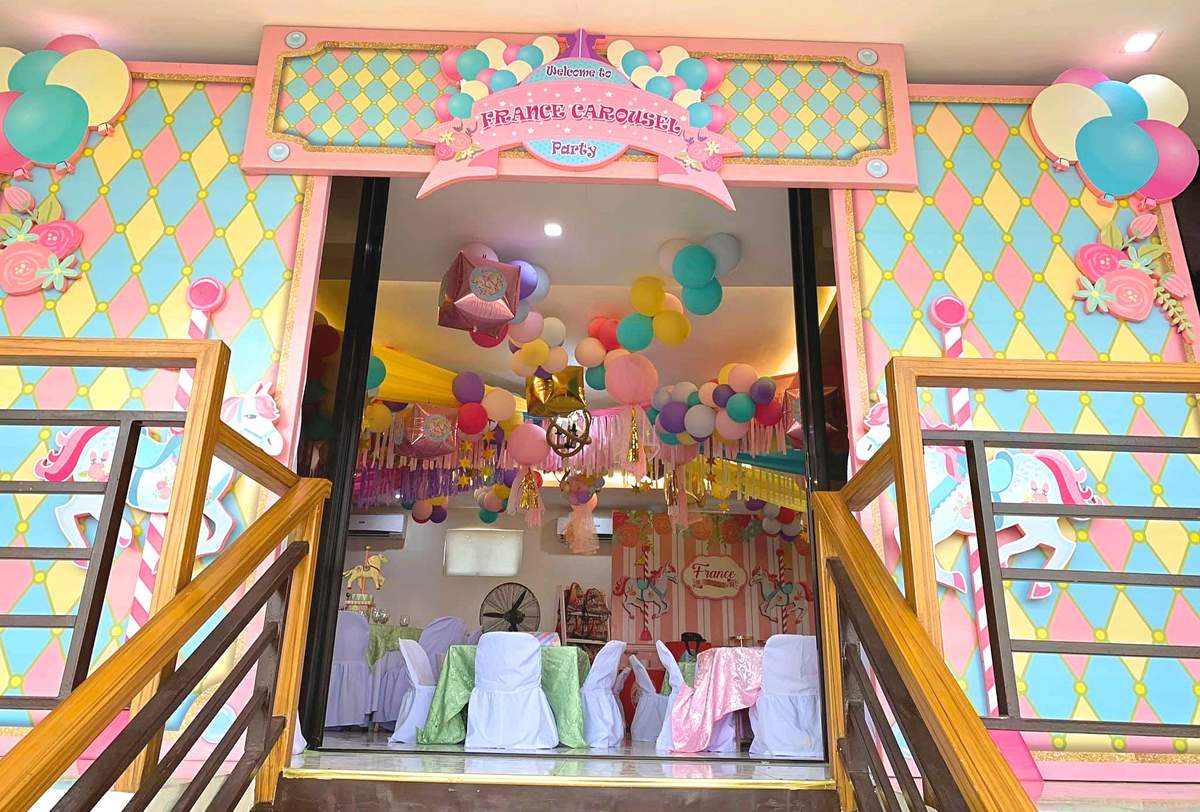 Carousel Party Birthday Party Ideas | Photo 4 of 21 | Catch My Party