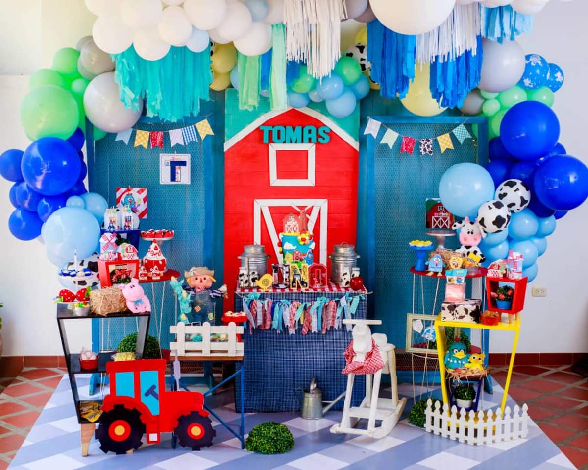 Farm / Barnyard / Birthday "Tomás goes to the barnyard!" | Catch My Party