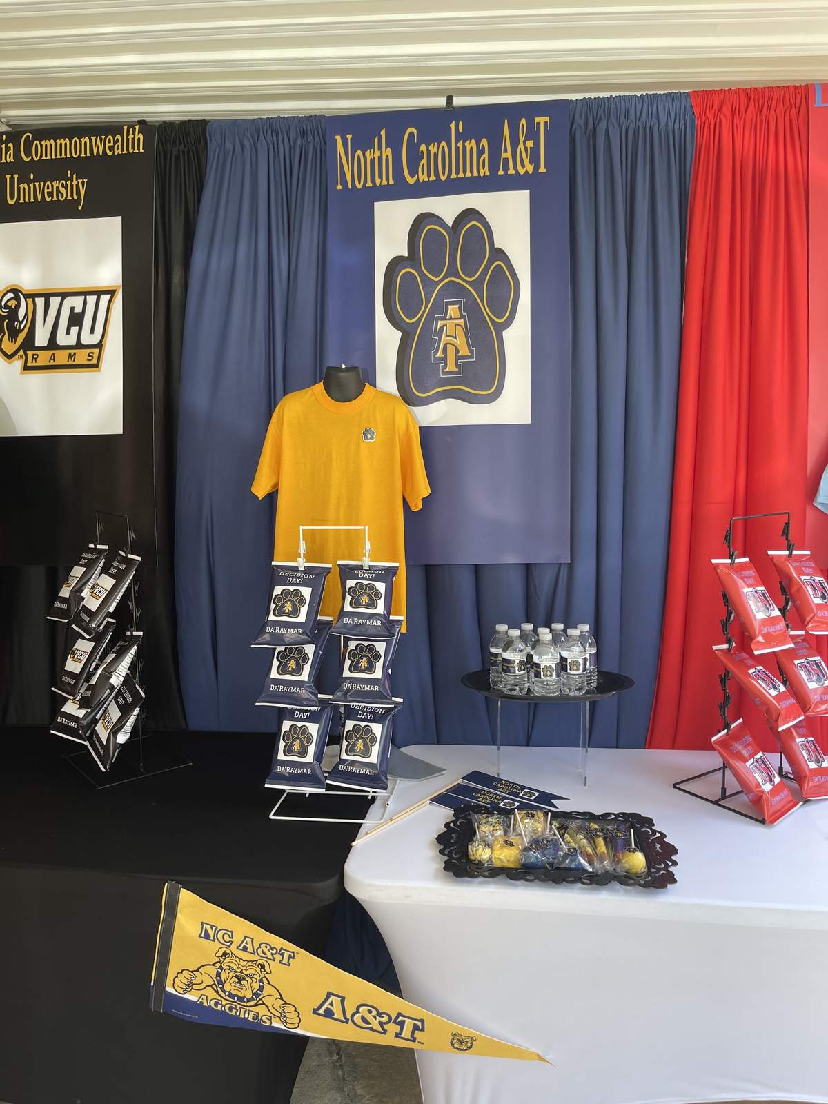 College Decision College Reveal (College Decision Day) Party Ideas ...