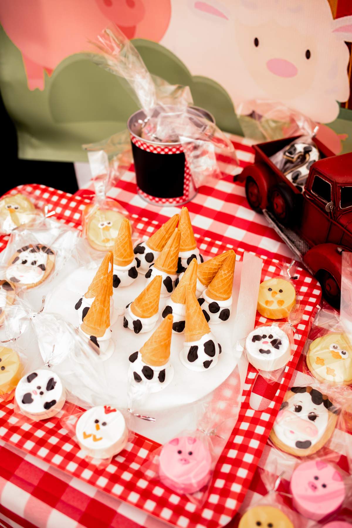 Barnyard Birthday Party Ideas | Photo 13 of 25 | Catch My Party