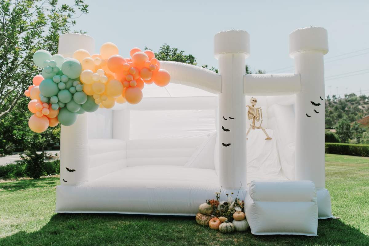 halloween/ghoul vibes Halloween Party Ideas | Photo 14 of 91 | Catch My ...