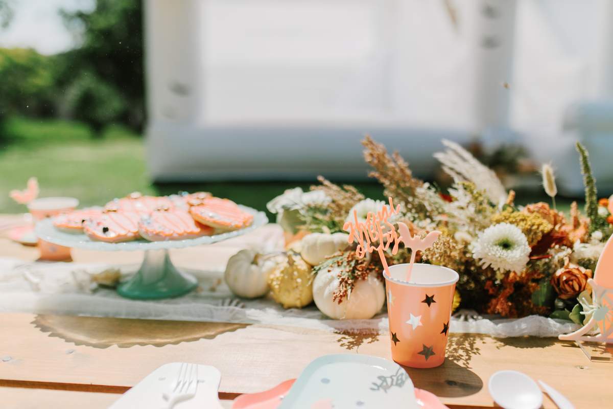 halloween/ghoul vibes Halloween Party Ideas | Photo 14 of 91 | Catch My ...