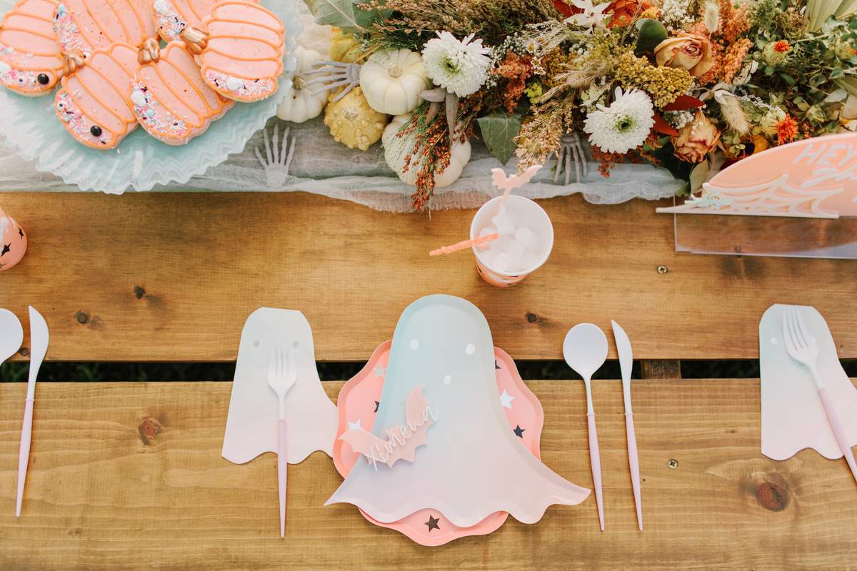 halloween/ghoul vibes Halloween Party Ideas | Photo 14 of 91 | Catch My ...