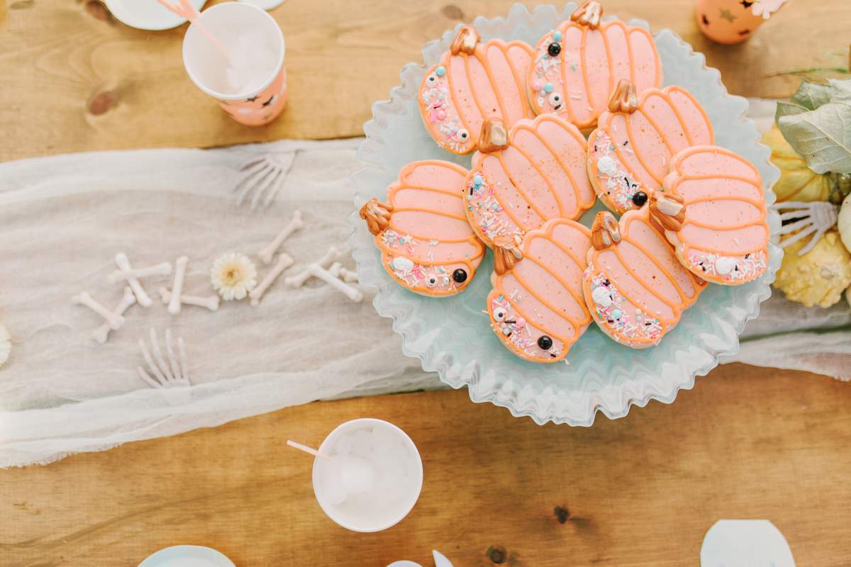 halloween/ghoul vibes Halloween Party Ideas | Photo 14 of 91 | Catch My ...