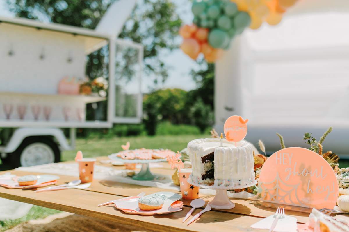 halloween/ghoul vibes Halloween Party Ideas | Photo 41 of 91 | Catch My ...