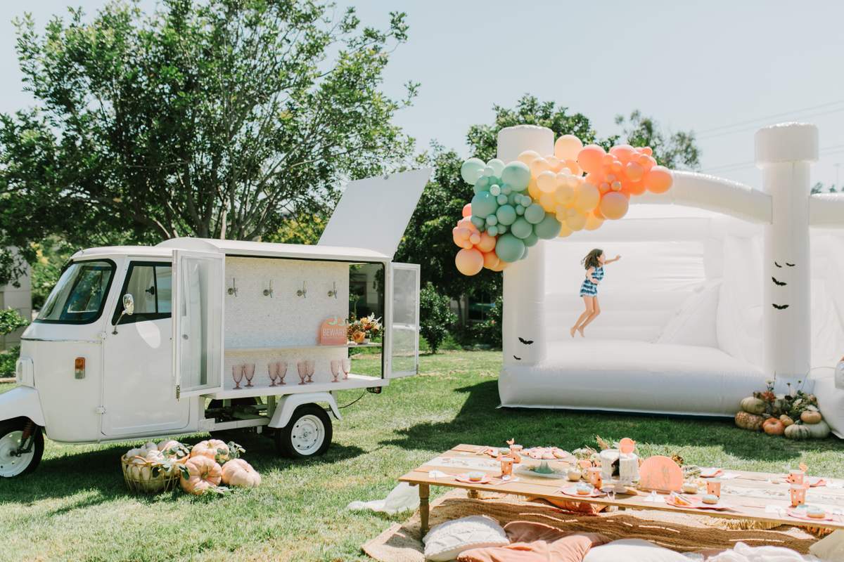 halloween/ghoul vibes Halloween Party Ideas | Photo 41 of 91 | Catch My ...