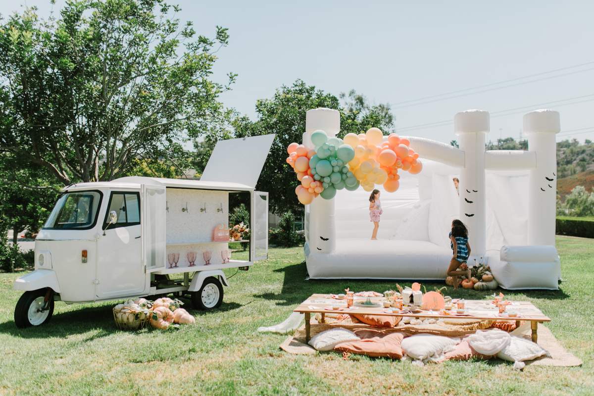 halloween/ghoul vibes Halloween Party Ideas | Photo 41 of 91 | Catch My ...