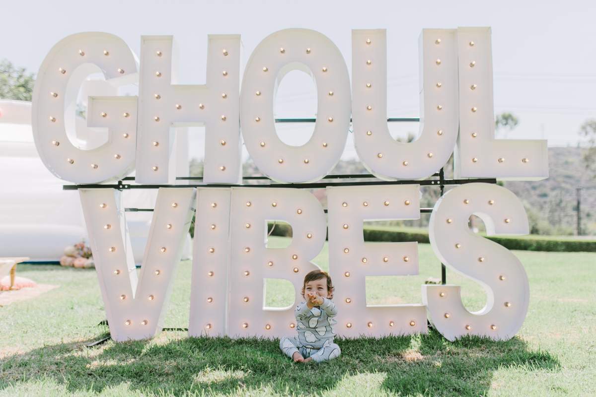 halloween/ghoul vibes Halloween Party Ideas | Photo 14 of 91 | Catch My ...