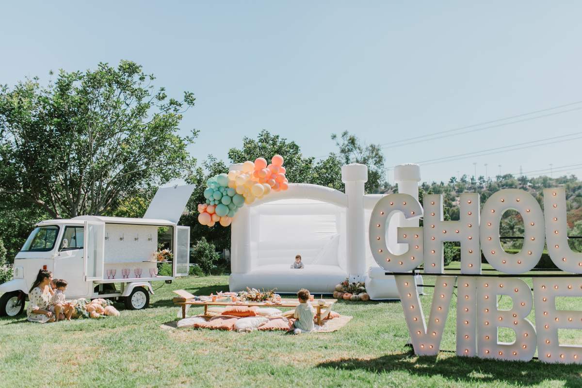 halloween/ghoul vibes Halloween Party Ideas | Photo 41 of 91 | Catch My ...