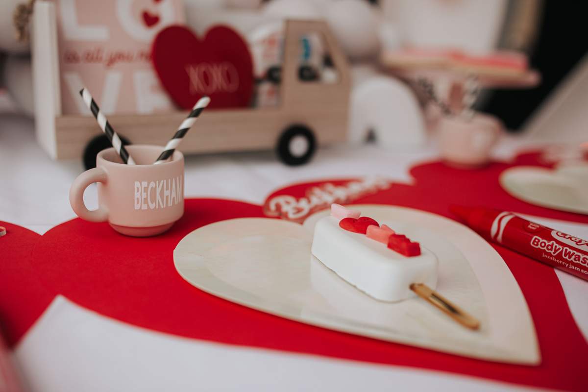 XOXO Birthday Party Ideas | Photo 12 of 35 | Catch My Party