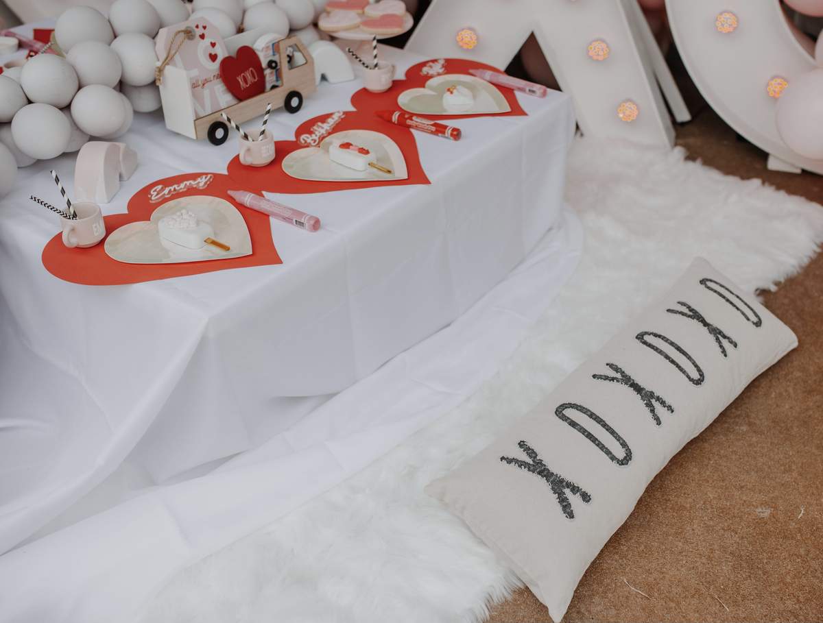 XOXO Birthday Party Ideas | Photo 12 of 35 | Catch My Party
