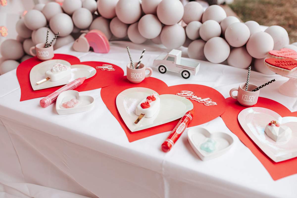 XOXO Birthday Party Ideas | Photo 12 of 35 | Catch My Party