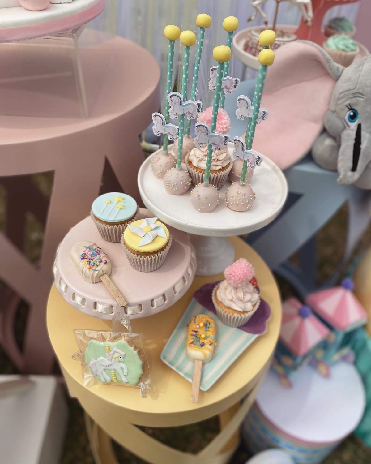 Dumbo sweet Circus Party Birthday Party Ideas | Photo 1 of 11 | Catch ...