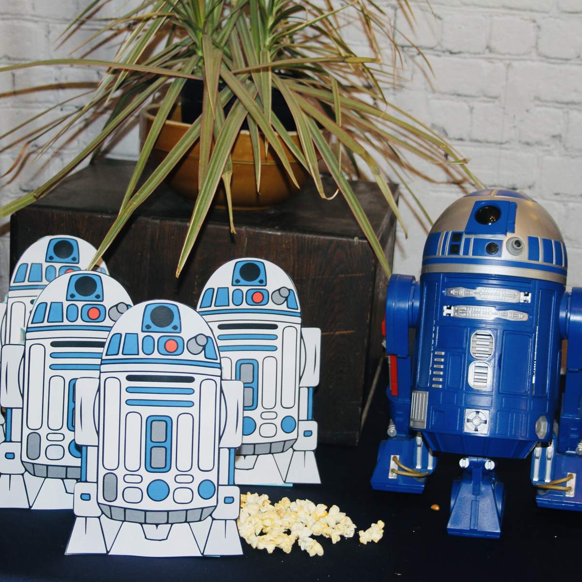 Farmhouse Inspired Star Wars Movie Night / Movie Night "Star Wars Movie ...