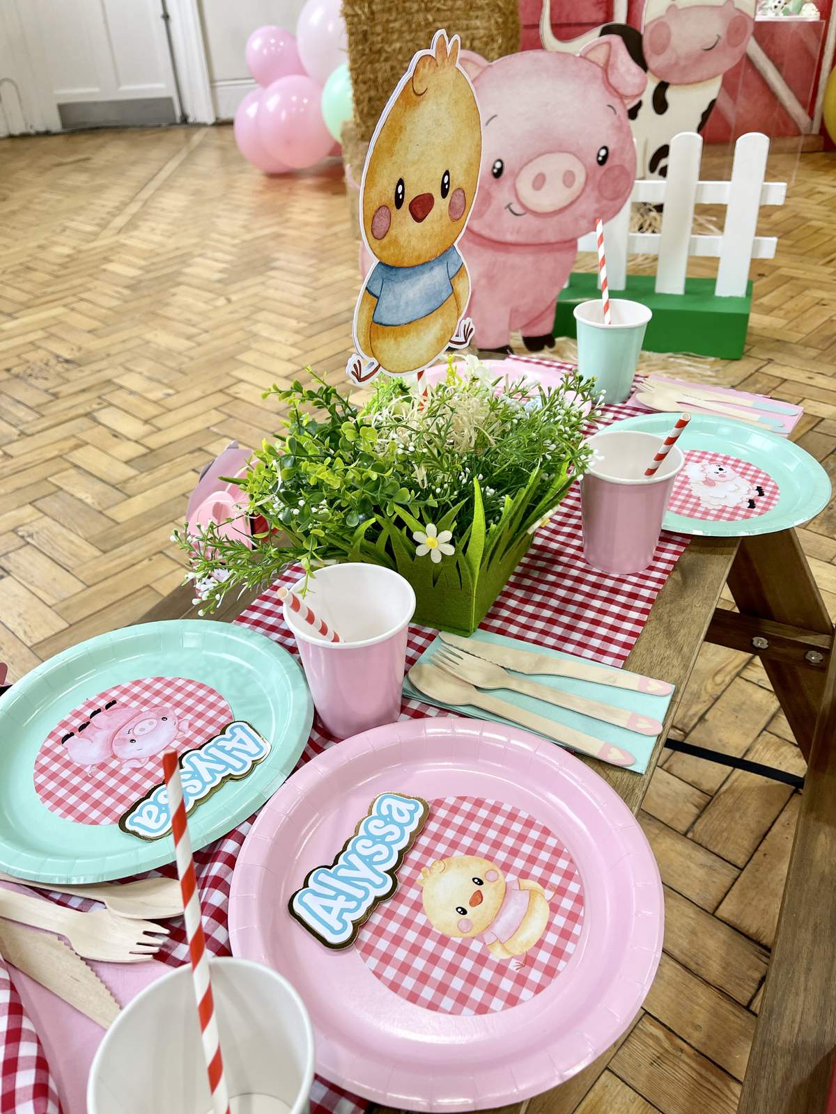 Barnyard Farm party Birthday Party Ideas | Photo 1 of 19 | Catch My Party