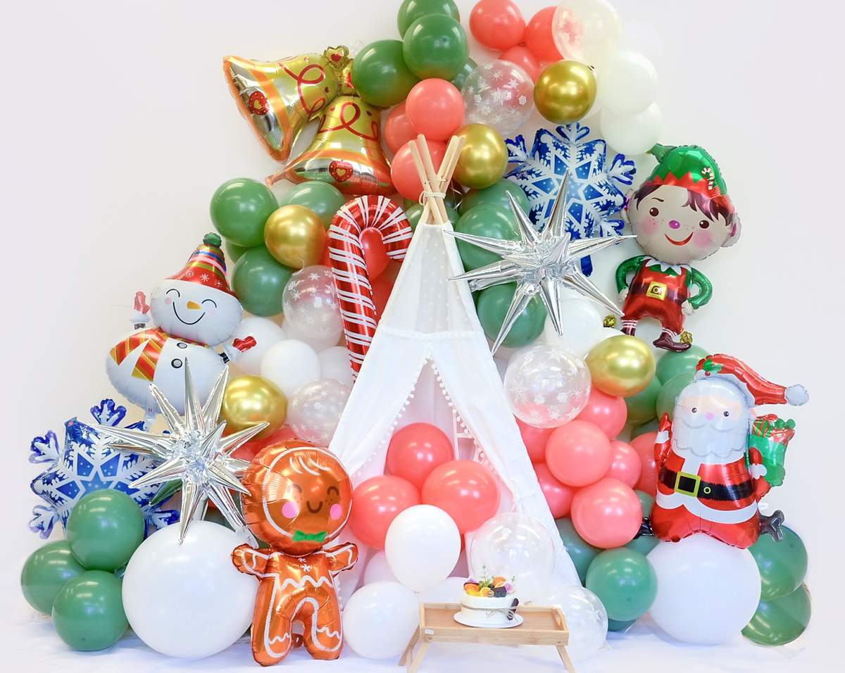 Friendsmas Christmas/Holiday Party Ideas | Photo 6 of 17 | Catch My Party