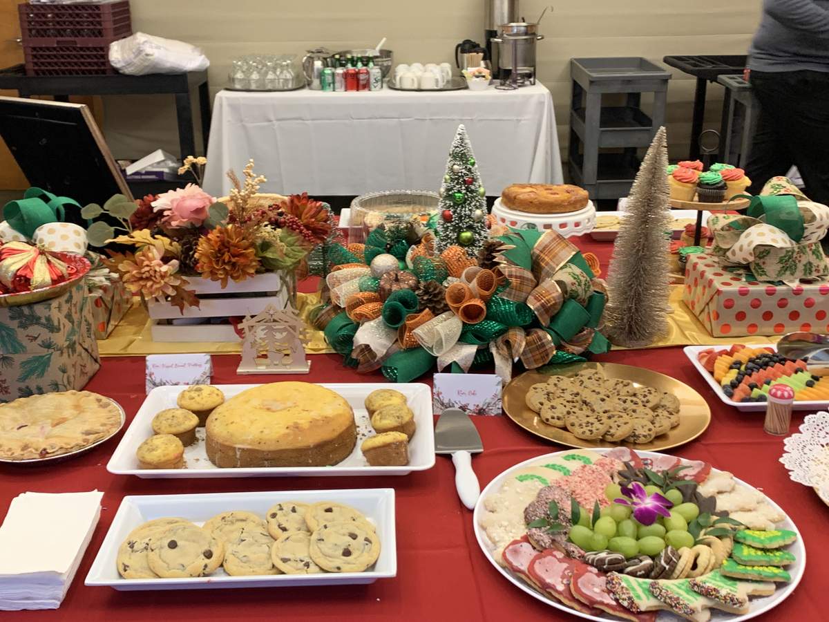 Fall Through Christmas Christmas/Holiday Party Ideas | Photo 1 of 7 ...