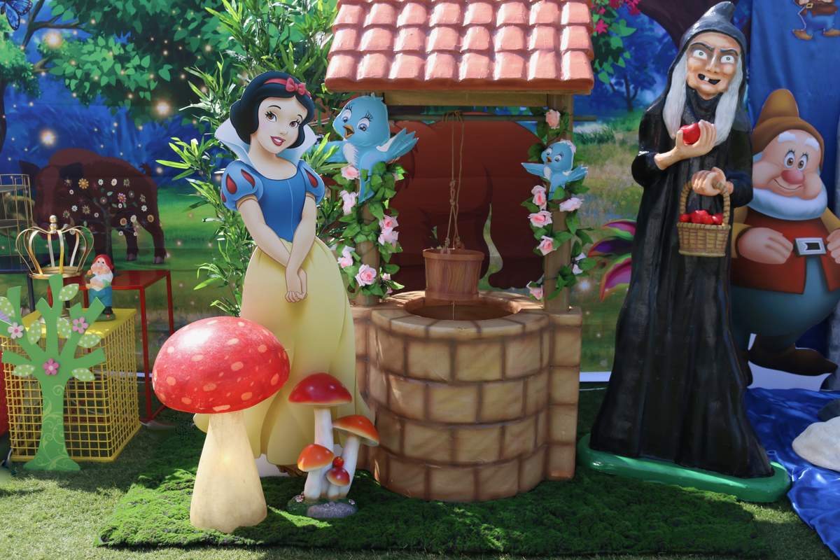 Snow White Birthday Party Ideas | Photo 59 of 133 | Catch My Party
