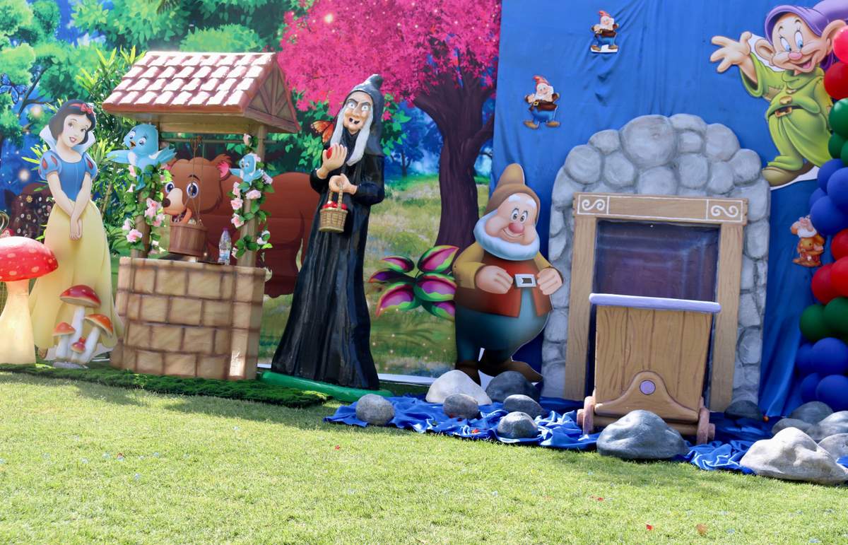 Snow White Birthday Party Ideas | Photo 6 of 133 | Catch My Party