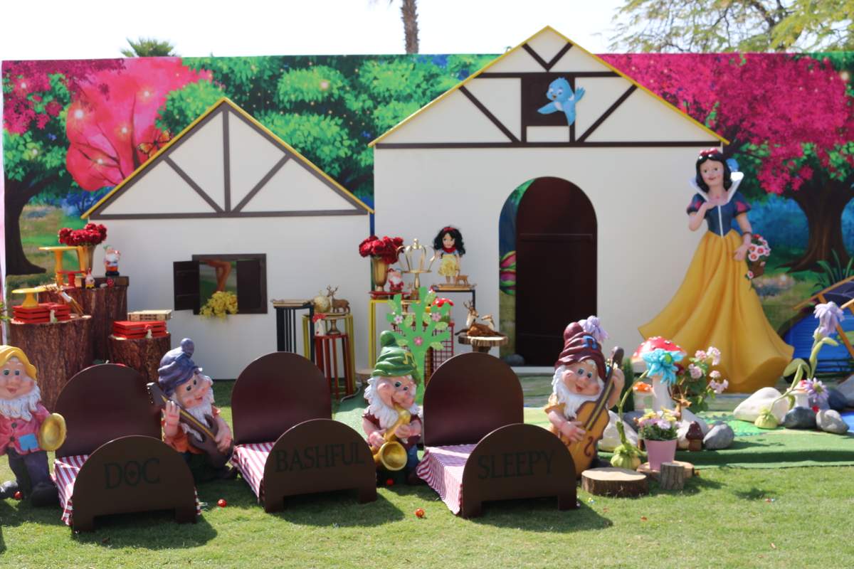 Snow White Birthday Party Ideas | Photo 6 of 133 | Catch My Party
