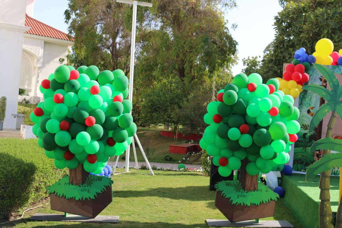 Snow White Birthday Party Ideas | Photo 6 of 133 | Catch My Party