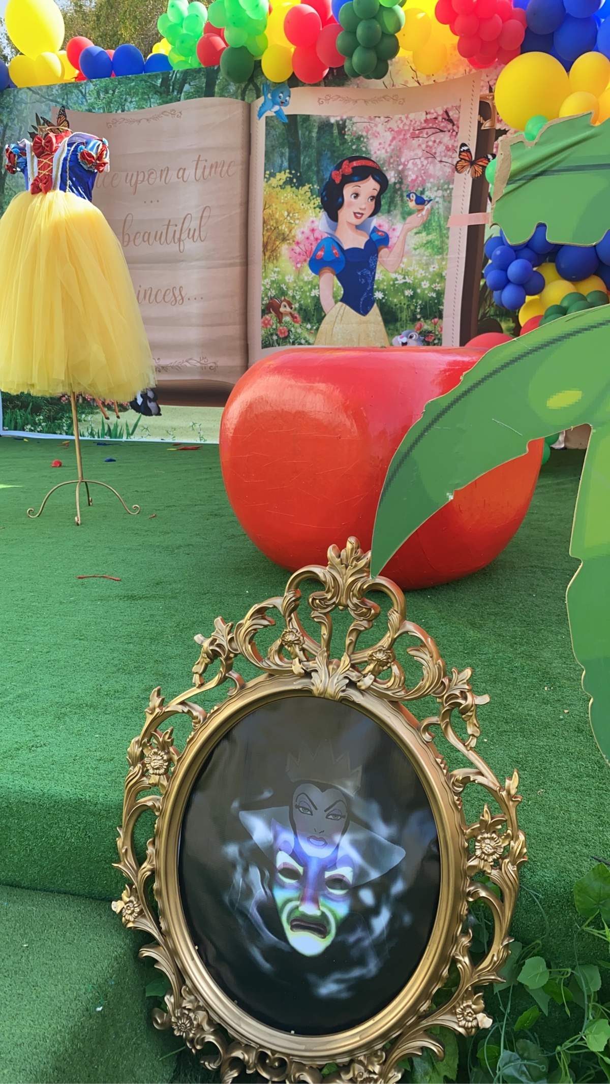 Snow White Birthday Party Ideas | Photo 6 of 133 | Catch My Party