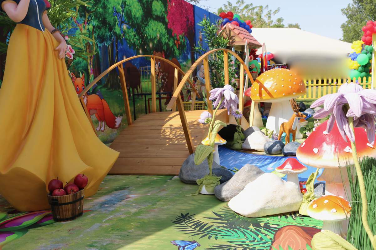 Snow White Birthday Party Ideas | Photo 6 of 133 | Catch My Party