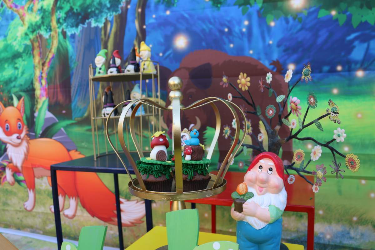 Snow White Birthday Party Ideas | Photo 6 of 133 | Catch My Party