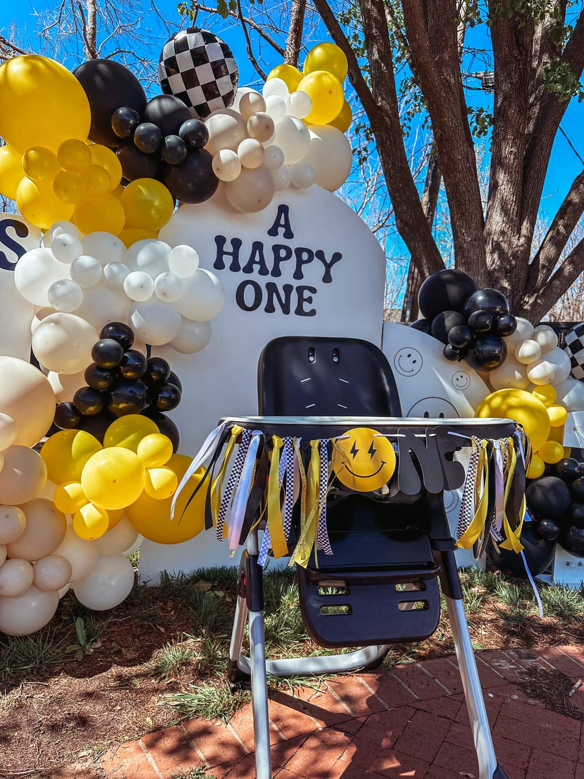 Smiley faces! Birthday Party Ideas | Photo 11 of 19 | Catch My Party