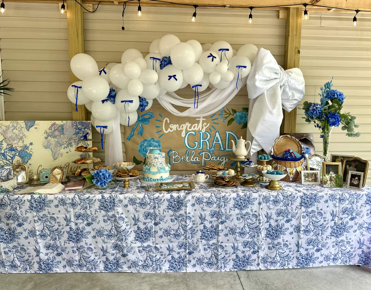 Blue toile and hydrangeas / Graduation/End of School "Bella’s ...