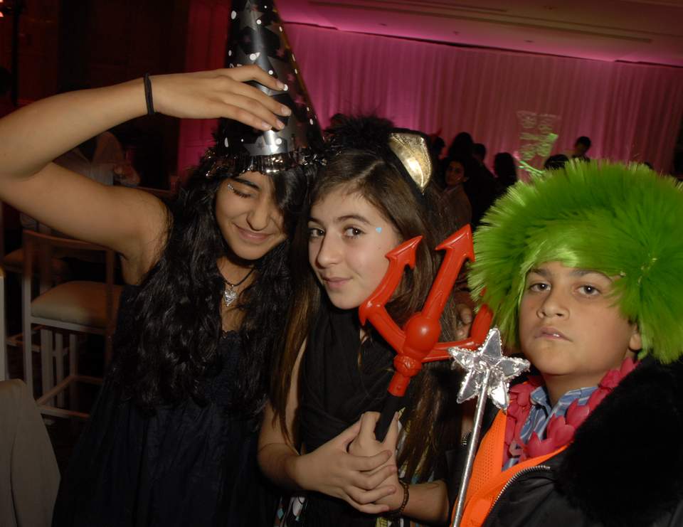 Girls Having Fun / Birthday "Jenna's Totally Fun Bat Mitzvah" | Catch ...