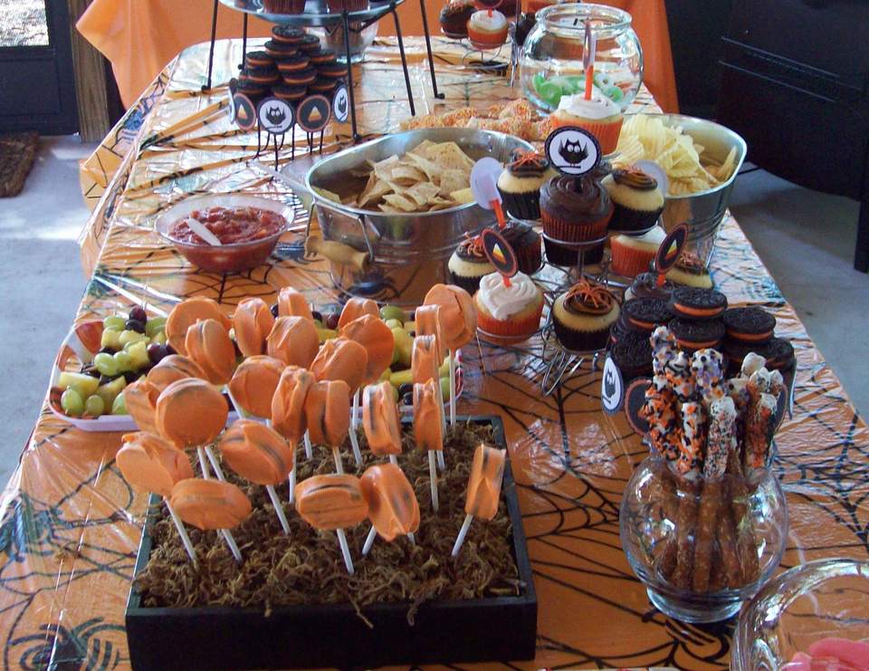 sweets and treats / Halloween "Halloween Carnival 2010" | Catch My Party