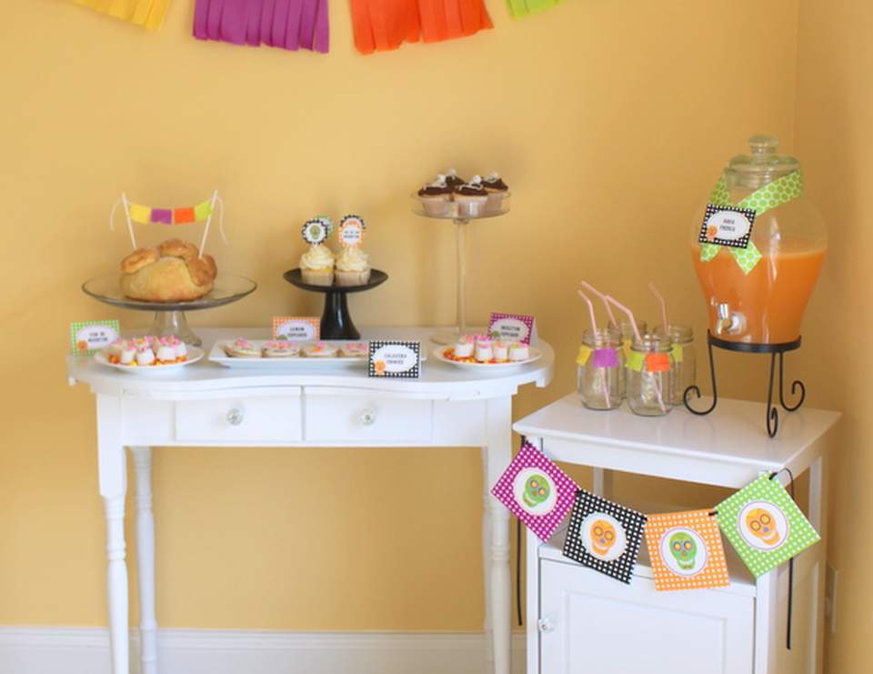 Halloween "Colorful Dia de los Muertos / Halloween Party" | Catch My Party