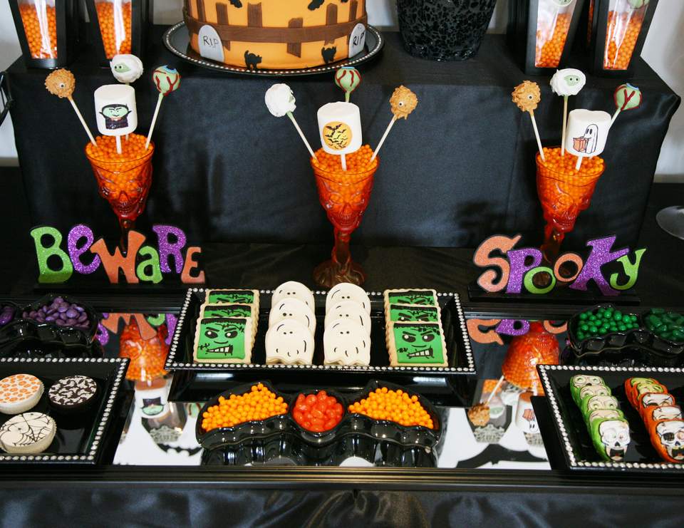 Halloween Tablescape for Kids / Halloween "Spooky Halloween" | Catch My ...