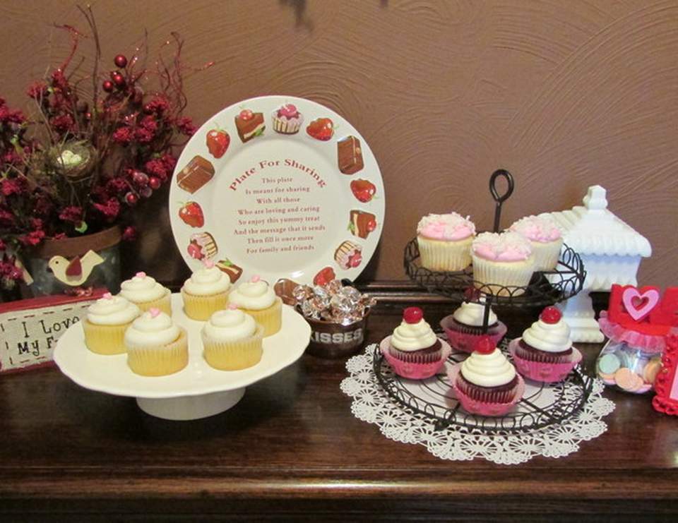 Valentine's Day / Valentine's Day "Valentine's Cupcake Buffet Table ...