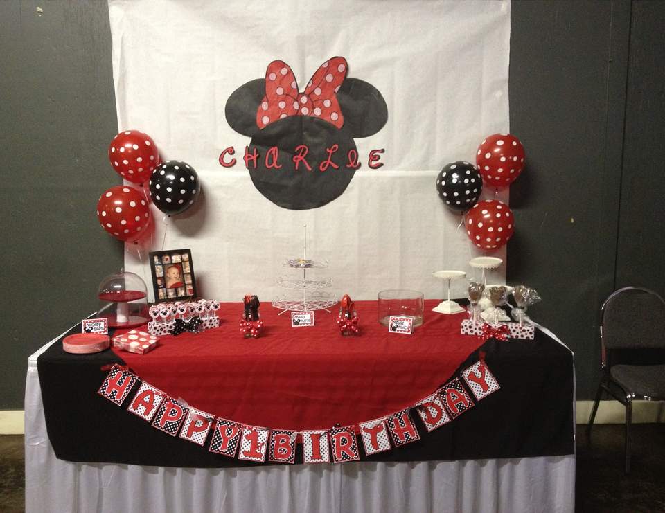 Minnie Mouse Polka dots / Birthday "Charlie turns 1" | Catch My Party