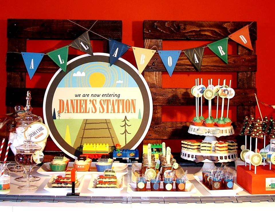 Vintage Trains / Birthday "Vintage Train" | Catch My Party