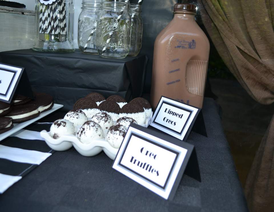 Oreo Dessert Table / Birthday "Black & White Oreo Party" | Catch My Party