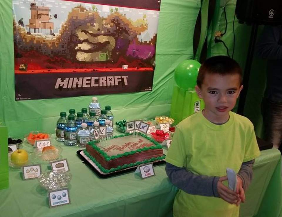 Minecraft / Birthday "Ethan's 8th" | Catch My Party