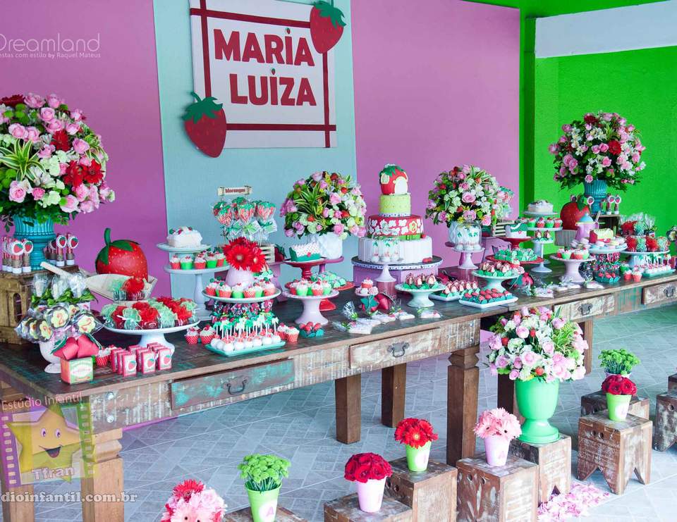 Strawberries / Birthday "Sweet Strawberry Party" | Catch My Party