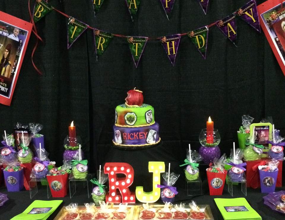 Disney Descendants / Birthday "Rickey's Disney Descendant Party ...