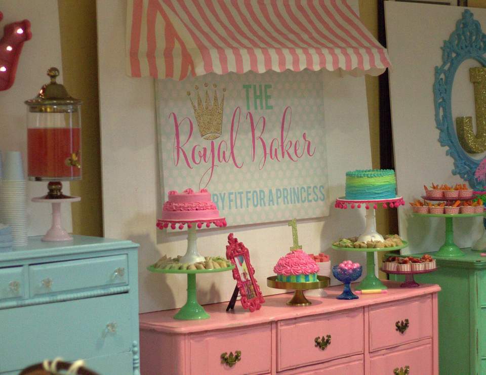 Baking/Princess / Birthday "The Royal Baker: A Bakery Fit for a ...